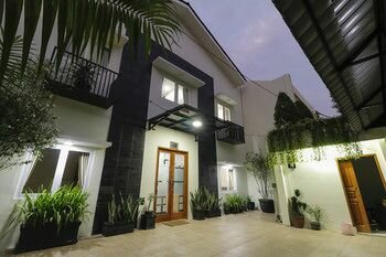 Otel RedDoorz Plus near Dharmawangsa, Cakarta, foto
