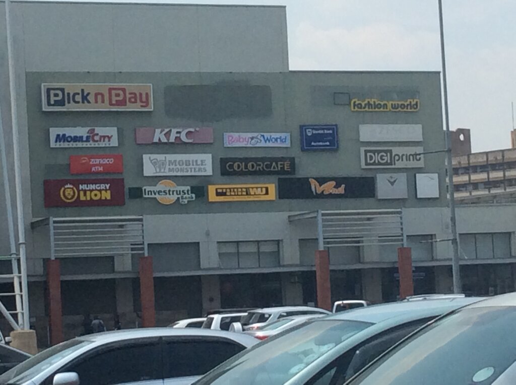 Giyim mağazası Exact Levy Junction, Lusaka, foto