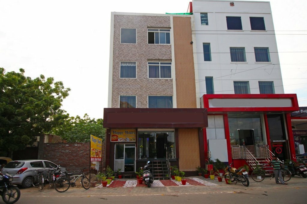 Otel Oyo 28053 Hotel Gayatri Palace, Agra, foto