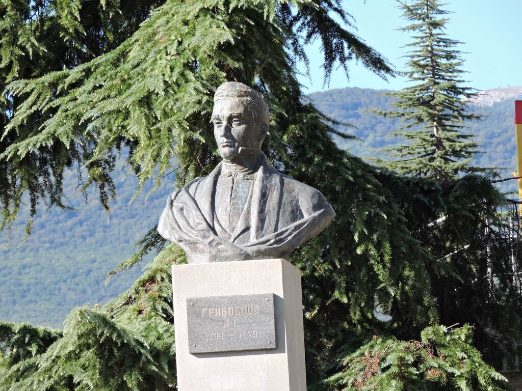 Anıt, heykel А.С. Грибоедов, Aluşta, foto