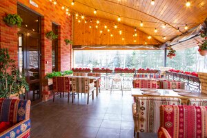 Kinza (Kalinina Avenue No:2А/1), restoran  Pyatigorsk'tan