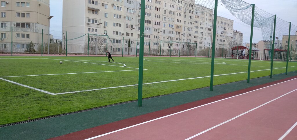 Spor alanı Футбольное Поле Школы 61, Sevastopol, foto