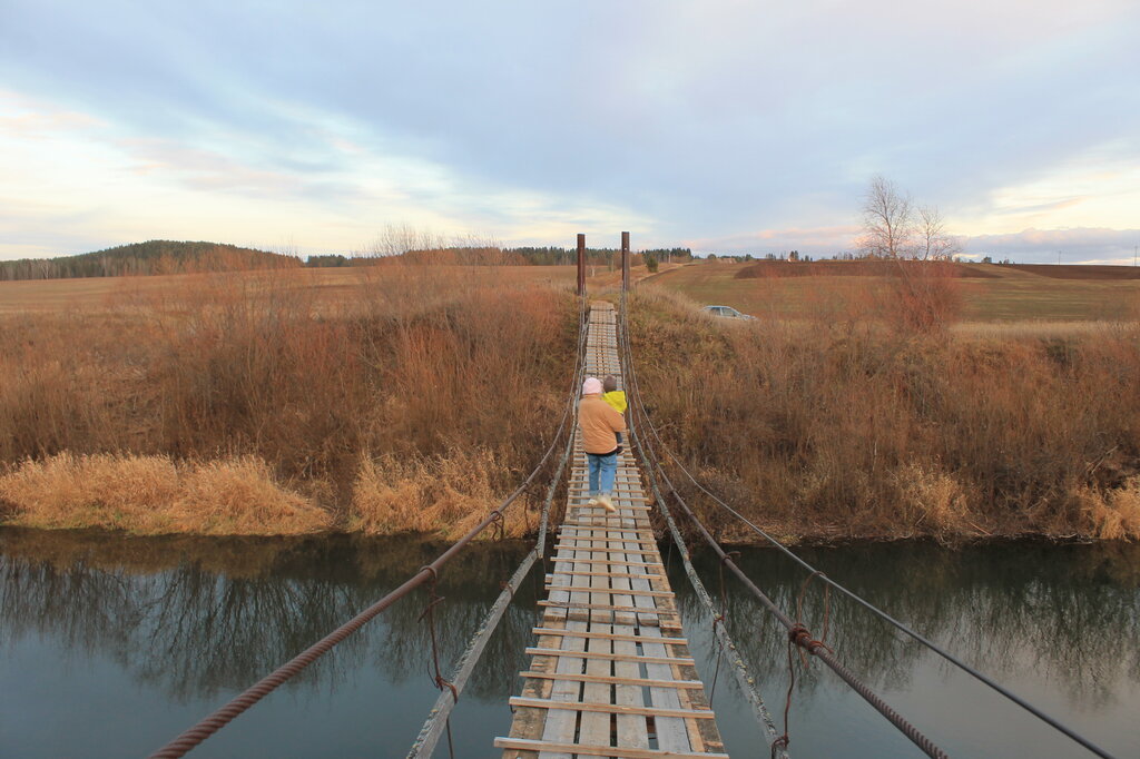 Turistik yerler Suspension bridge, Udmurtiya, foto