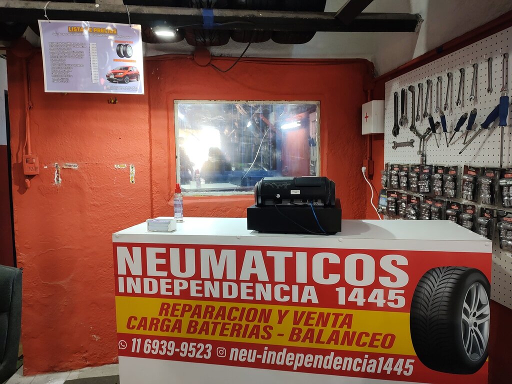 Jant ve lastikçiler Neumáticos Independencia, Buenos Aires, foto