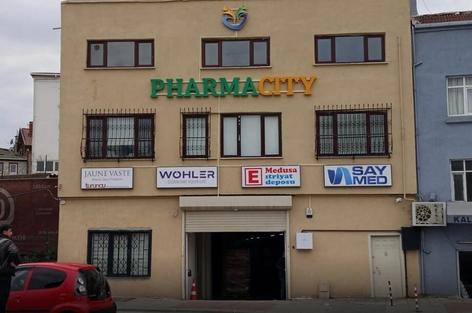 Kozmetik ürünleri ve parfümeri dağıtıcıları Pharmacity, İstanbul, foto
