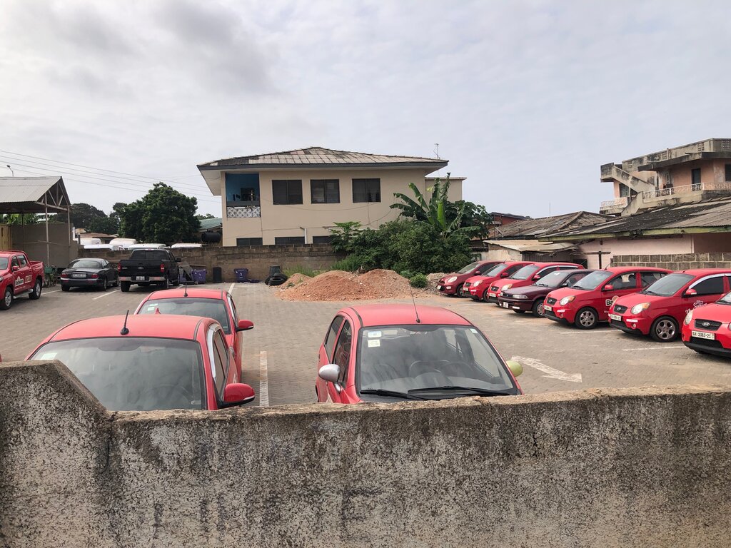 Otoparklar Multimedia Car Park, Akra, foto