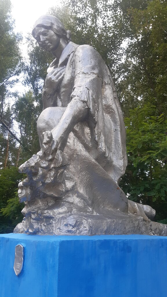 Anıt, heykel Скорбящая мать, Mogiliovskaya oblastı, foto