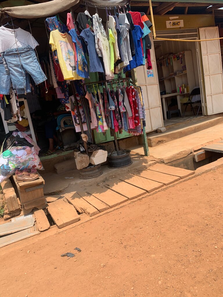 Giyim pazarı Auntie B Clothing, Dünya, foto