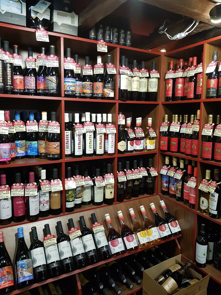 Alkollü içecekler Magazin Massandra, Yevpatorya, foto