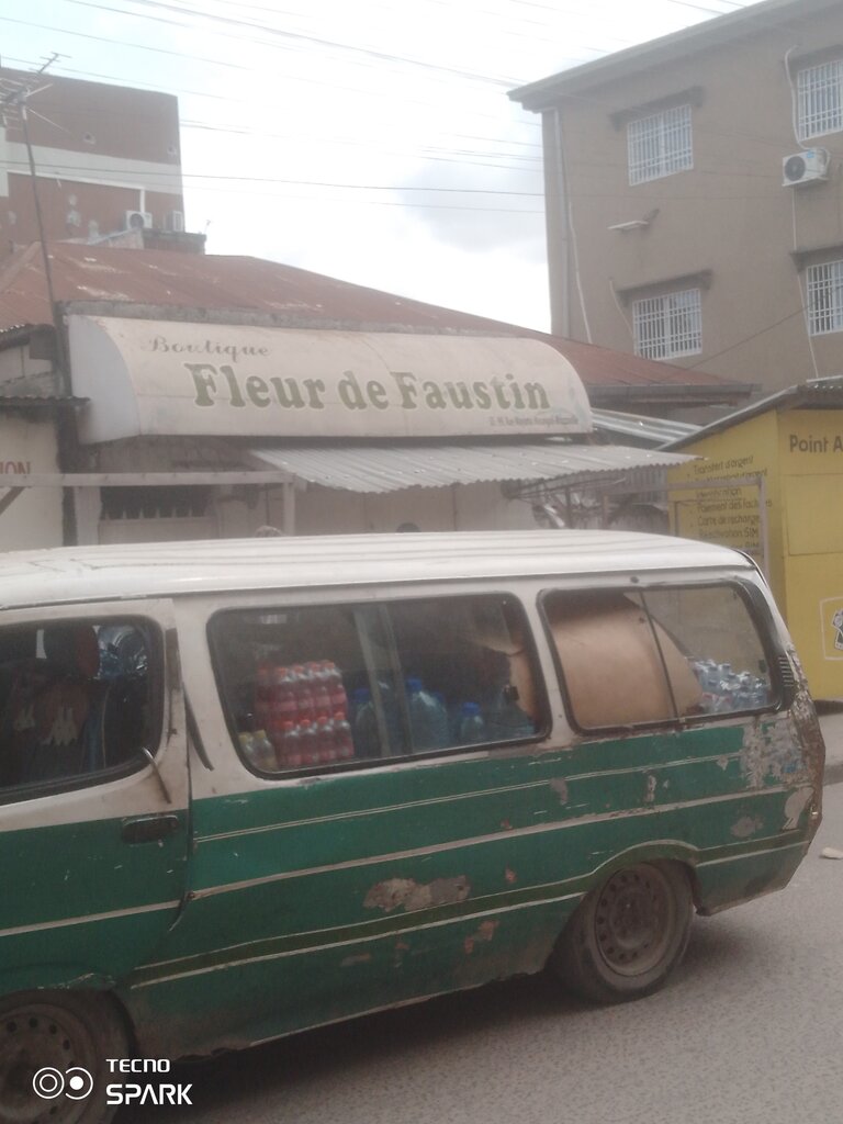 Giyim mağazası Fleur De Faustin, Brazzaville, foto