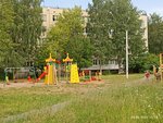Playground (Leningrad Region, Tikhvin, 5-y mikrorayon), oyun alanı  Tixvin'den