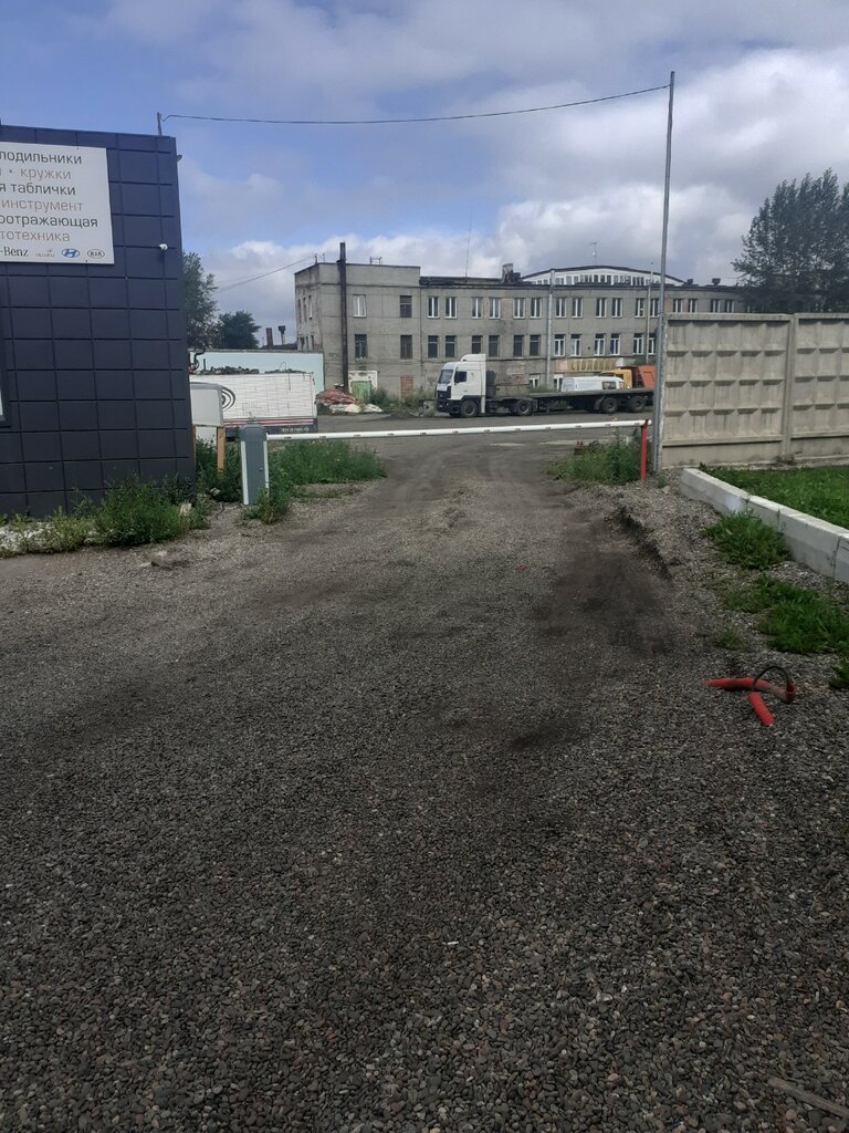 Otomobil yedek parçaları Avtomarket Gruzovik, Krasnoyarsk, foto