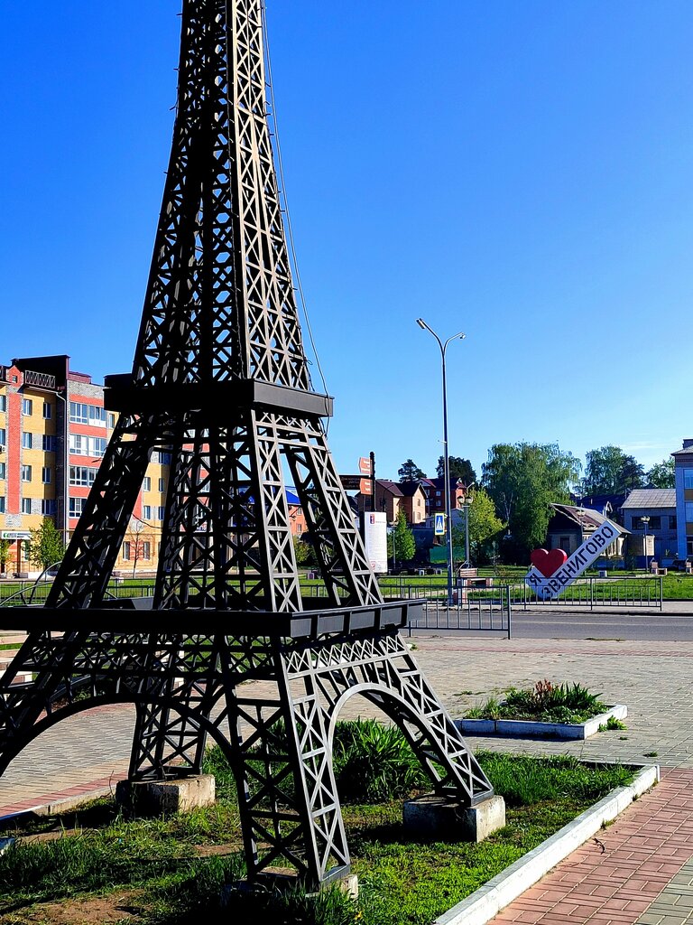 Dekorasyon ve süsleme, onur panosu Эйфелева башня, Zvenigovo, foto