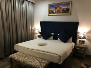 Hotel Posh (SCO 1 2 3,Sector 7c,Inner Market,Near Sidhu Petrol Pump,Chandīgarh 160019,), otel  Çhandigarh'tan