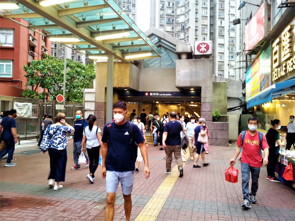 Metro istasyonu Lam Tin MTR station, Kowloon, foto