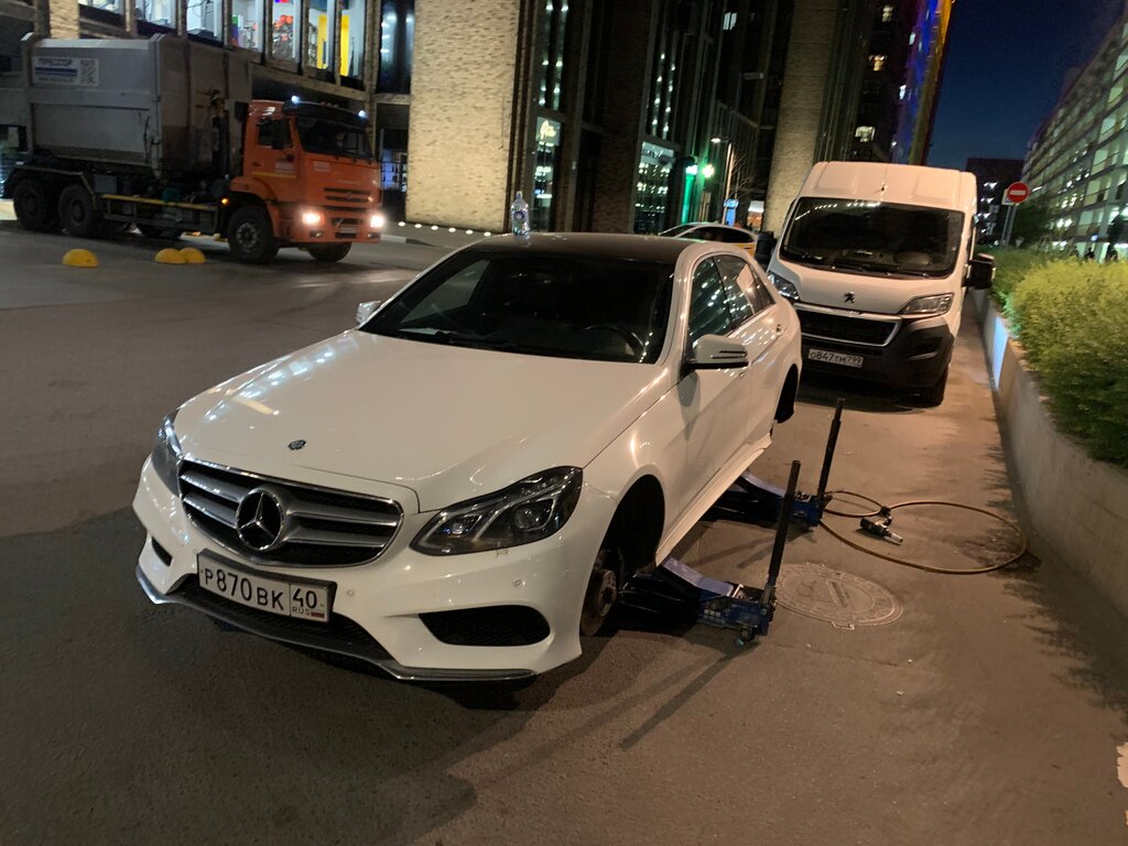 Oto lastik tamiri Mobilnyy shinomontazh, Moskova, foto
