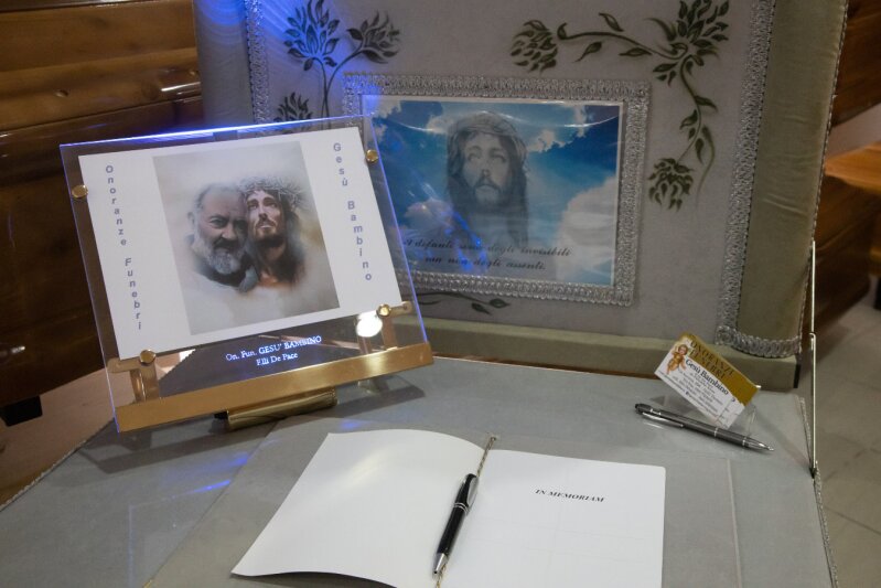 Dini ürünler Agenzia Funebre Gesu' Bambino, Taranto, foto