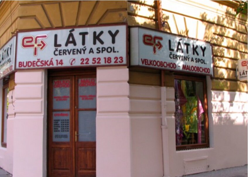 Banyo mobilyaları Látky Červený a spol. - látky a bytový textil Praha 2, Prag, foto