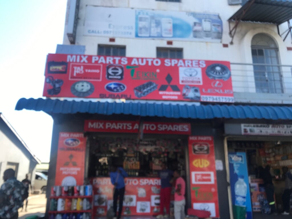 Jant ve lastikçiler Mix Parts Tires and Mags, Lusaka, foto