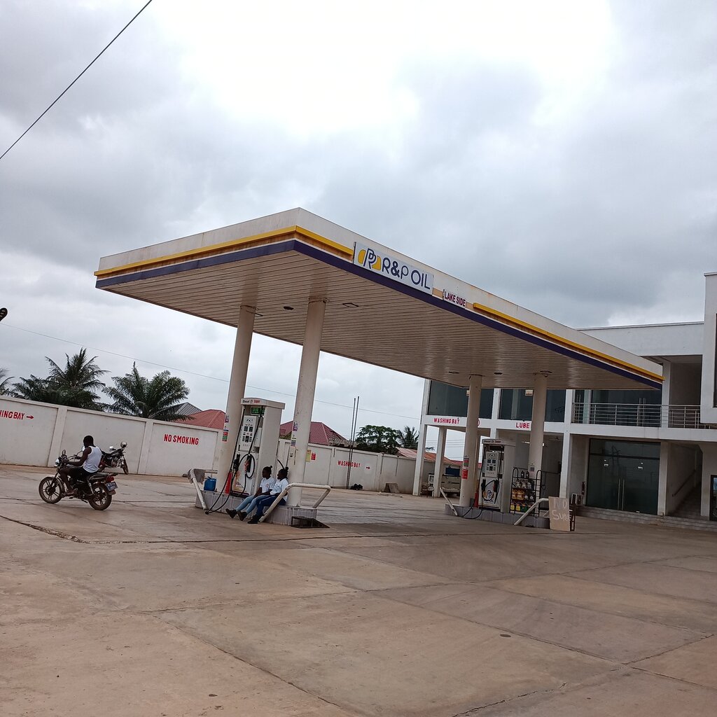 Benzin istasyonu R and POil, Dünya, foto
