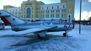 Реактивный учебно-тренировочный самолёт МиГ-15УТИ (Sverdlovsk Region, Verkhnyaya Pyshma), teknoloji anıtı  Verhniaya Pyşma'dan