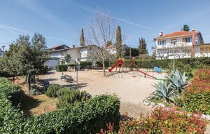 Nice Home in Umag With Wifi and 1 Bedrooms (Istria County, Umag), otel  Dünya'dan