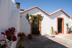 Santarem Hostel (Rua Engenheiro António Júnior No:13), otel  Santarem'den