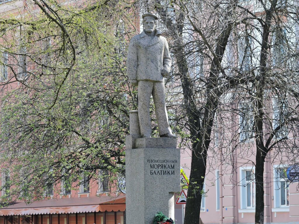Anıt, heykel Monument to the revolutionary sailors of the Baltic, Kronstadt, foto