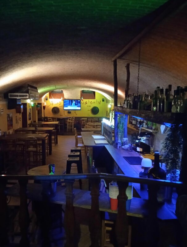 Bar Birra Artigianale - Pub Il Tusighin Arona, Piyemonte, foto