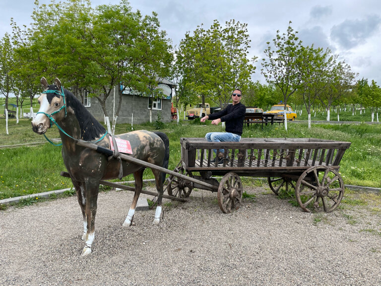 Park, sokak heykeli Повозка, Essentuky, foto