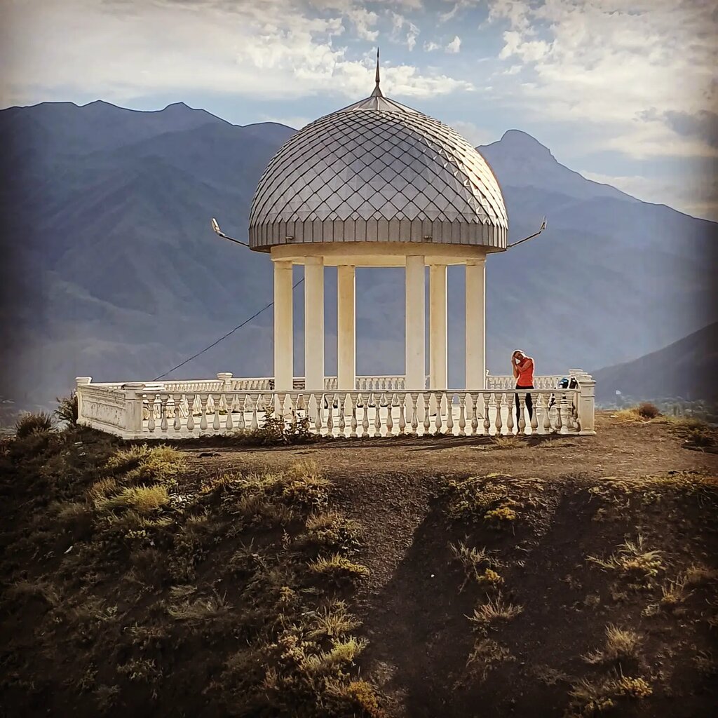 Turistik yerler Rotonda Sharvili, Dağıstan, foto