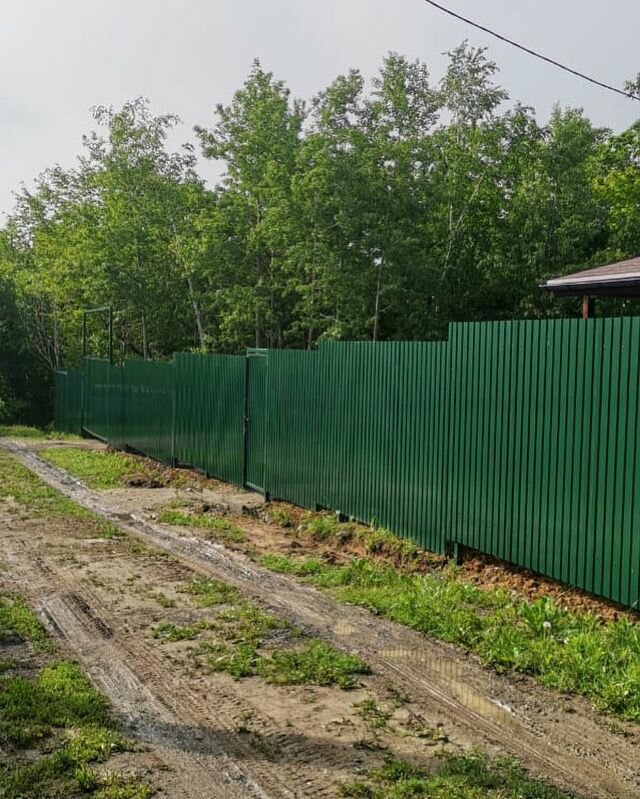 Çitler, parmaklıklar Zabory Solovei-Kluch, Primoriye, foto