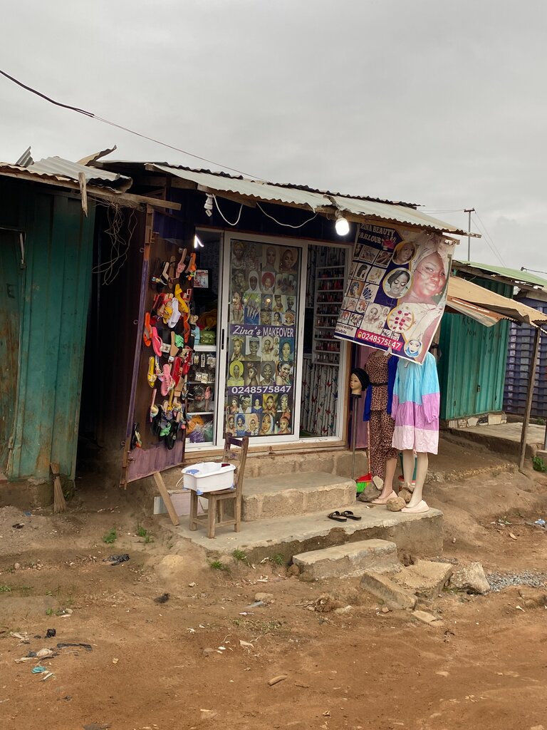 Stil uzmanı, makyöz Zina’s Makeover, Dünya, foto