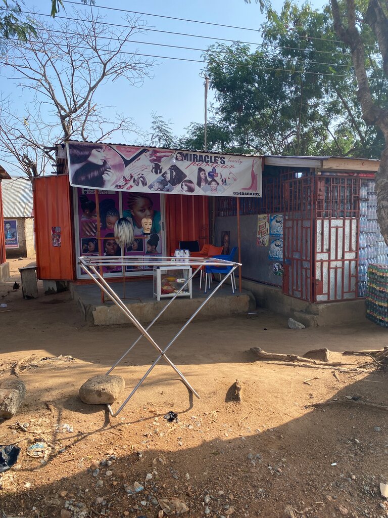 Güzellik salonu Miracle’s Parlour, Dünya, foto