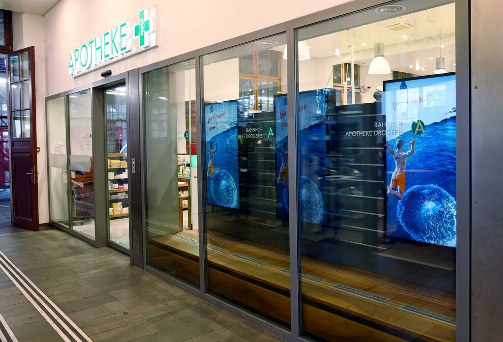 Eczaneler Bahnhof Apotheke Drogerie, Basel, foto