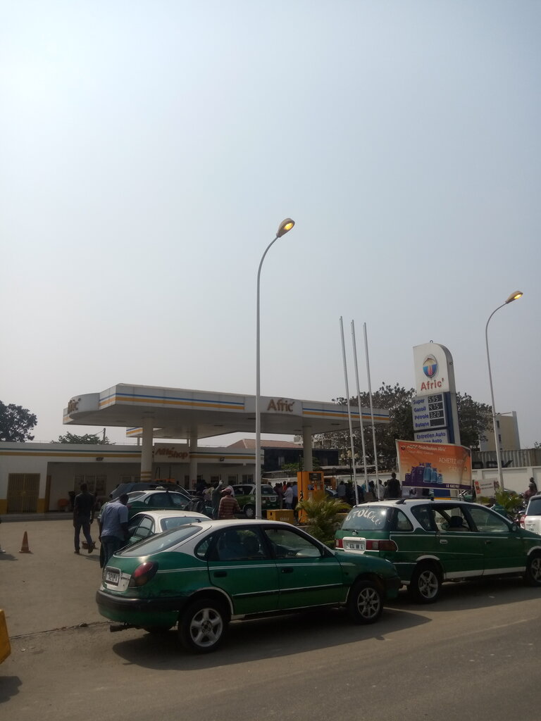 Benzin istasyonu Afric AOGC, Brazzaville, foto