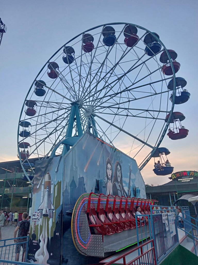 Atraksiyon Дом Перевёртыш, Sudak, foto