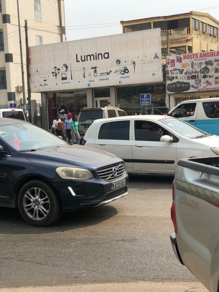 Lamba ve avize mağazaları Lumina Lighting, Loanda, foto
