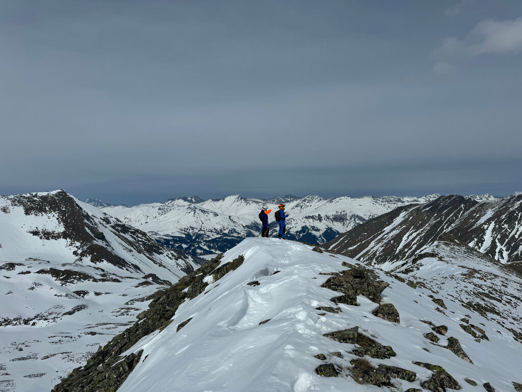 Dağ zirvesi Гора Большая Дукка 3213 метров, Karaçay‑Çerkez Cumhuriyeti, foto