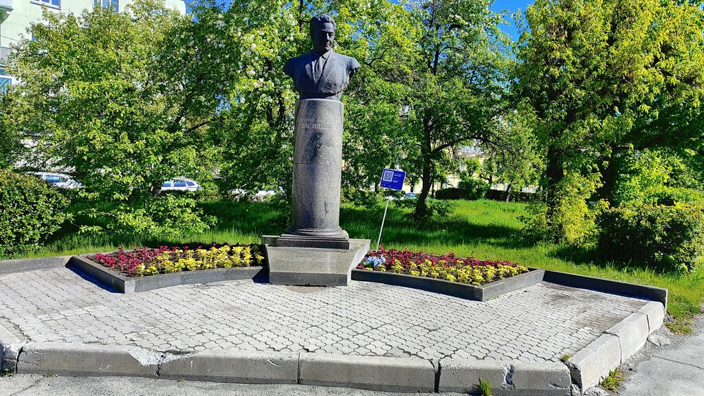 Anıt, heykel D.E. Vasilev, Snejinsk, foto