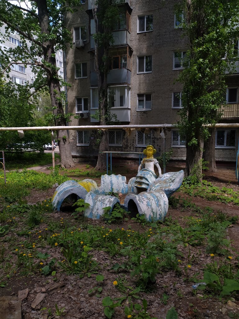 Park, sokak heykeli Зелёная шапочка, Saratov, foto