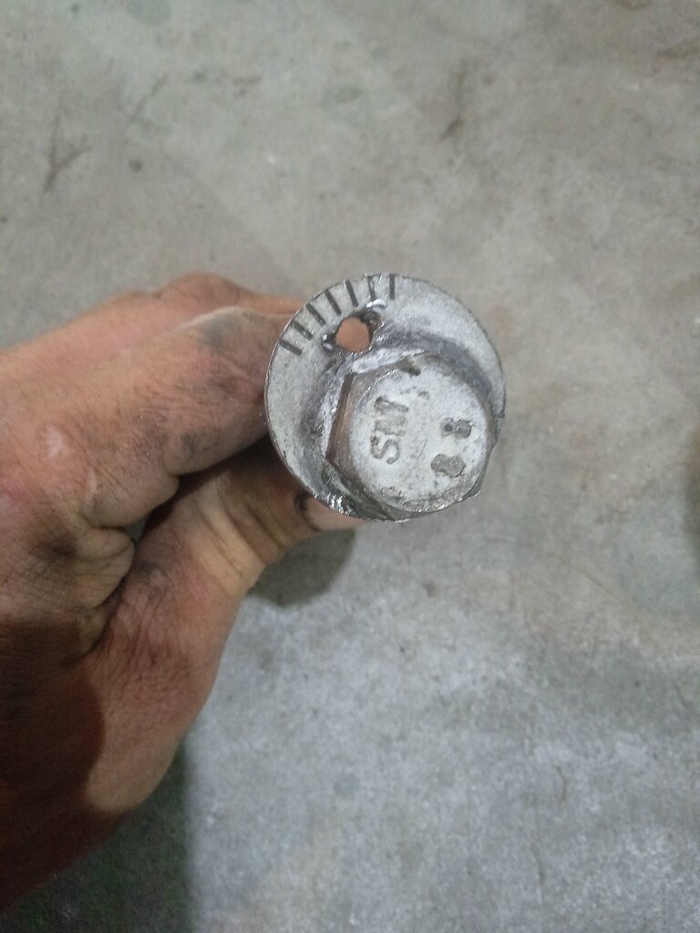 Otomobil servisi Автотехцентр ВольскШинСервис, Volsk, foto