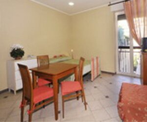 Residence del Mare (Liguria, Provincia di Savona, Via Cristoforo Colombo, 54), otel  Finale Ligure'den