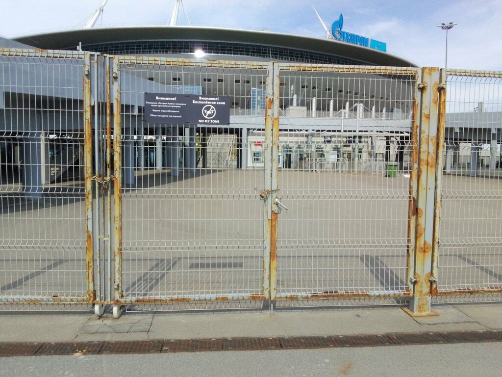 Geçiş noktaları, güvenlik kontrol alanı Gate 16, Saint‑Petersburg, foto