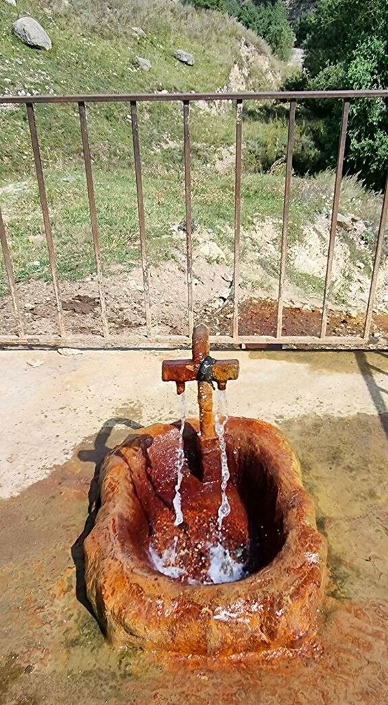 Pınar, çay Природный источник минеральной воды, Kabardino‑Balkarya, foto