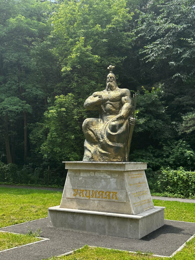 Park, sokak heykeli Уархаг и его сыновья, Vladikavkaz, foto