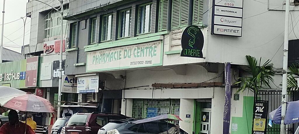 Eczaneler Pharmacie du Centre, Douala, foto