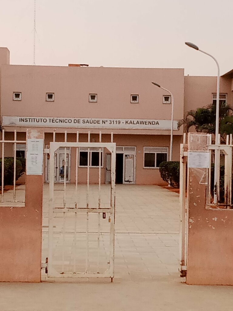 Yüksekokul Instituto Médio Técnico De Saúde Kalawenda, Loanda, foto