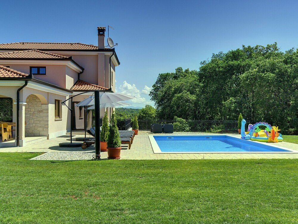 Otel Spacious Villa With Pool and Parasol in Rovinj, Dünya, foto