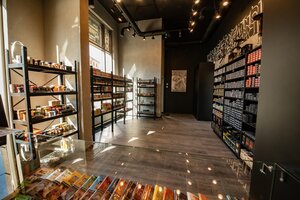 Tabak House (Ispolkomskaya Street No:17), tütün, sigara mağazaları  Saint‑Petersburg'dan